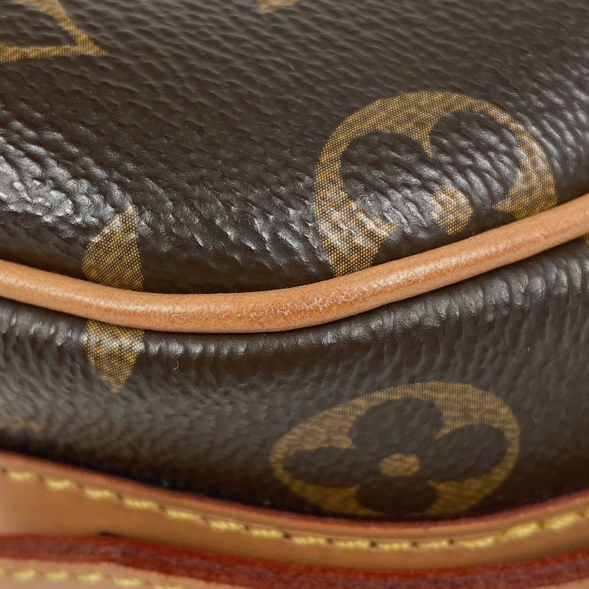 ルイ・ヴィトン ボワット シャポー スープル MM 斜め掛け ショルダー